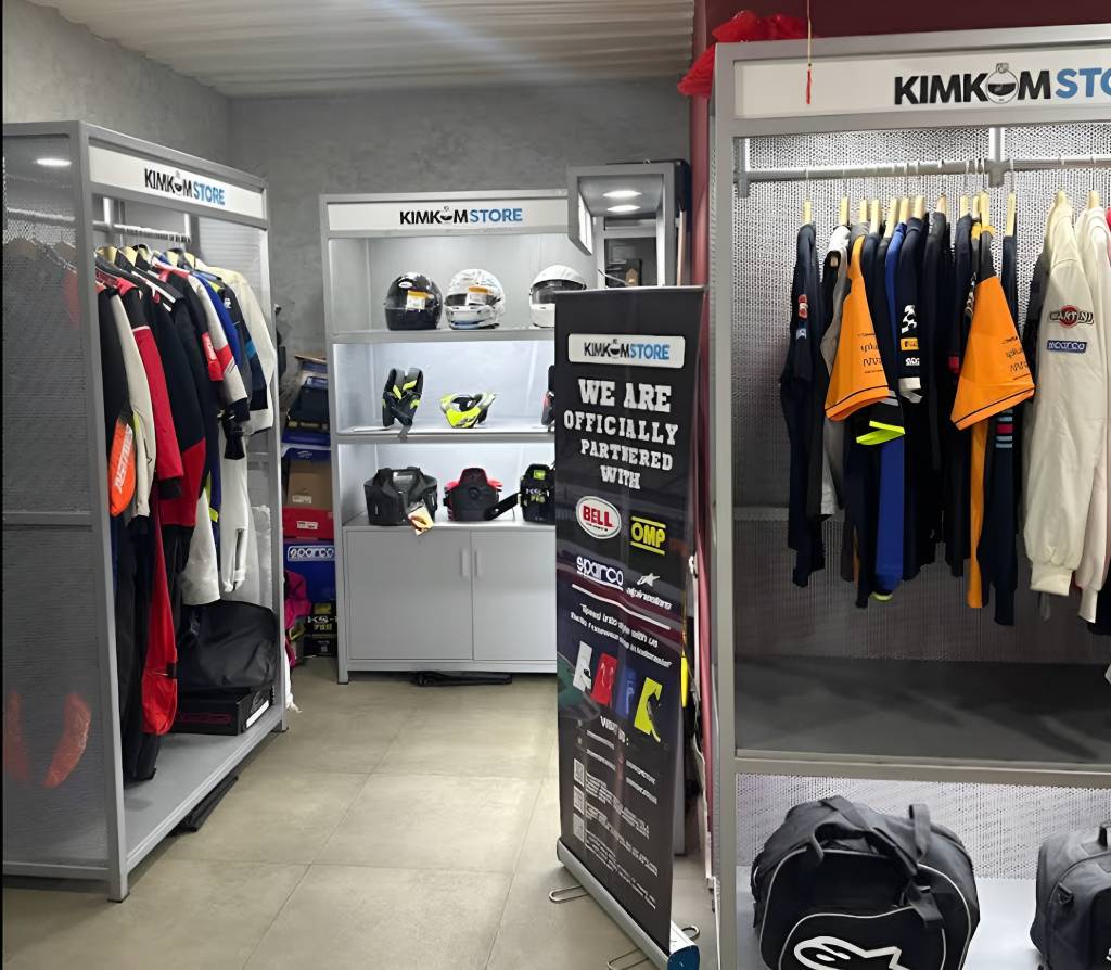 Tech Meets Speed: Keseruan Belanja Gadget di Kimkom Store Sambil Nge ...